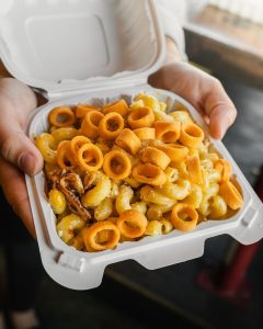 Un populaire restaurant vient d'inventer un Macaronis au fromage avec ...