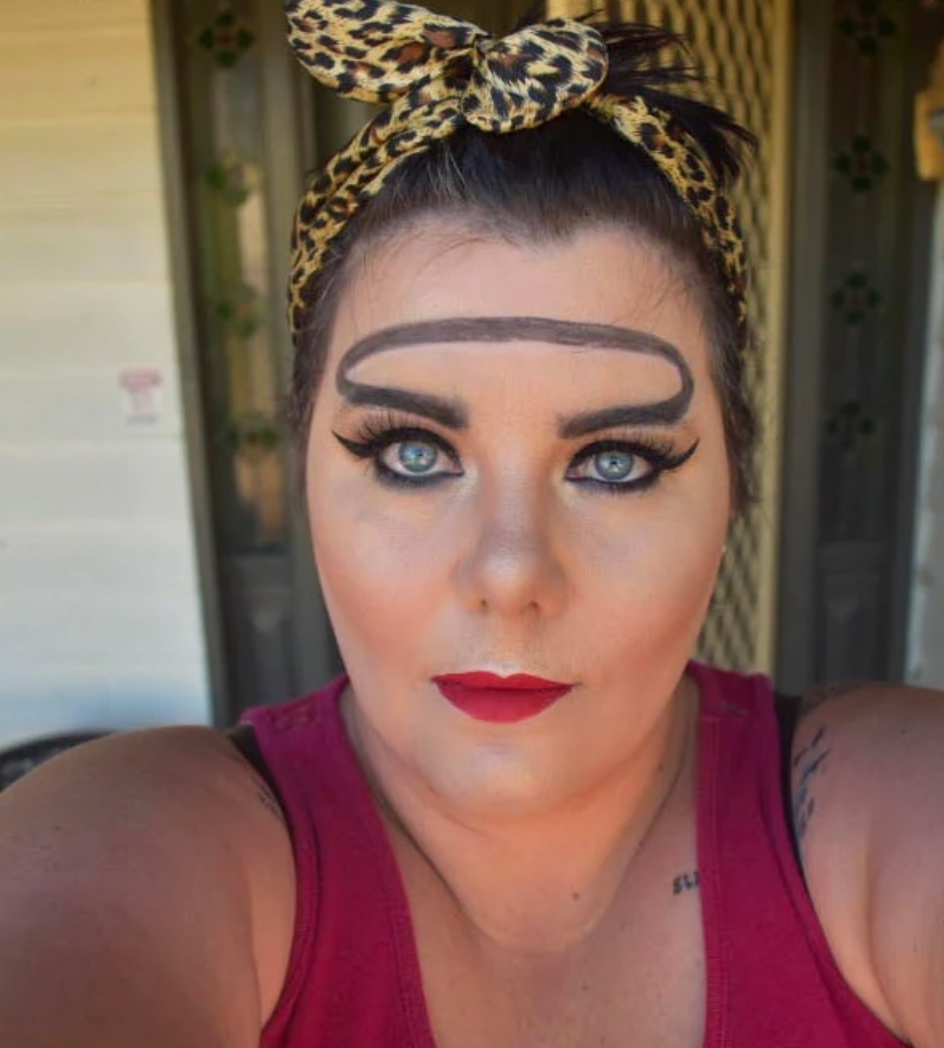 La nouvelle mode des sourcils en forme d’auréole