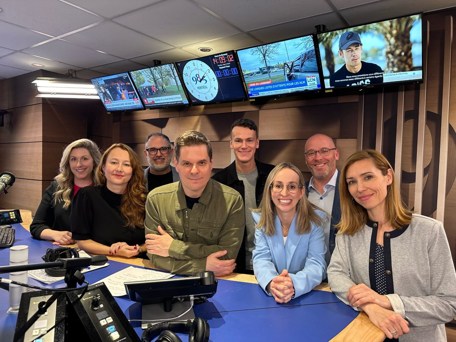 Patrick Lagacé présente ses collaborateurs pour son émission du matin ...