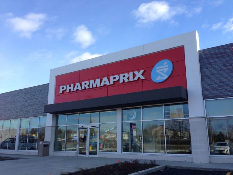 Cette influenceuse est outrée des prix ridicules chez Pharmaprix ...